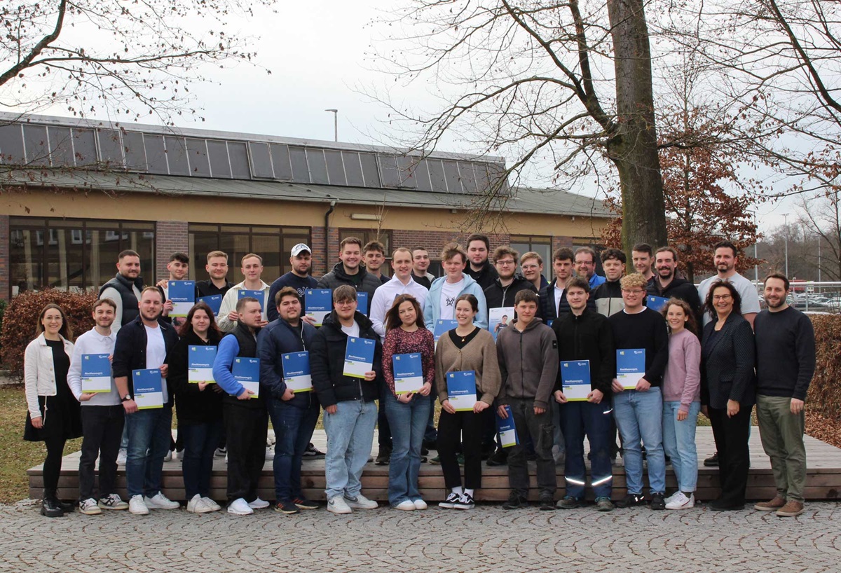 32 Absolventen im Chemiepark GENDORF ins Berufsleben verabschiedet ...